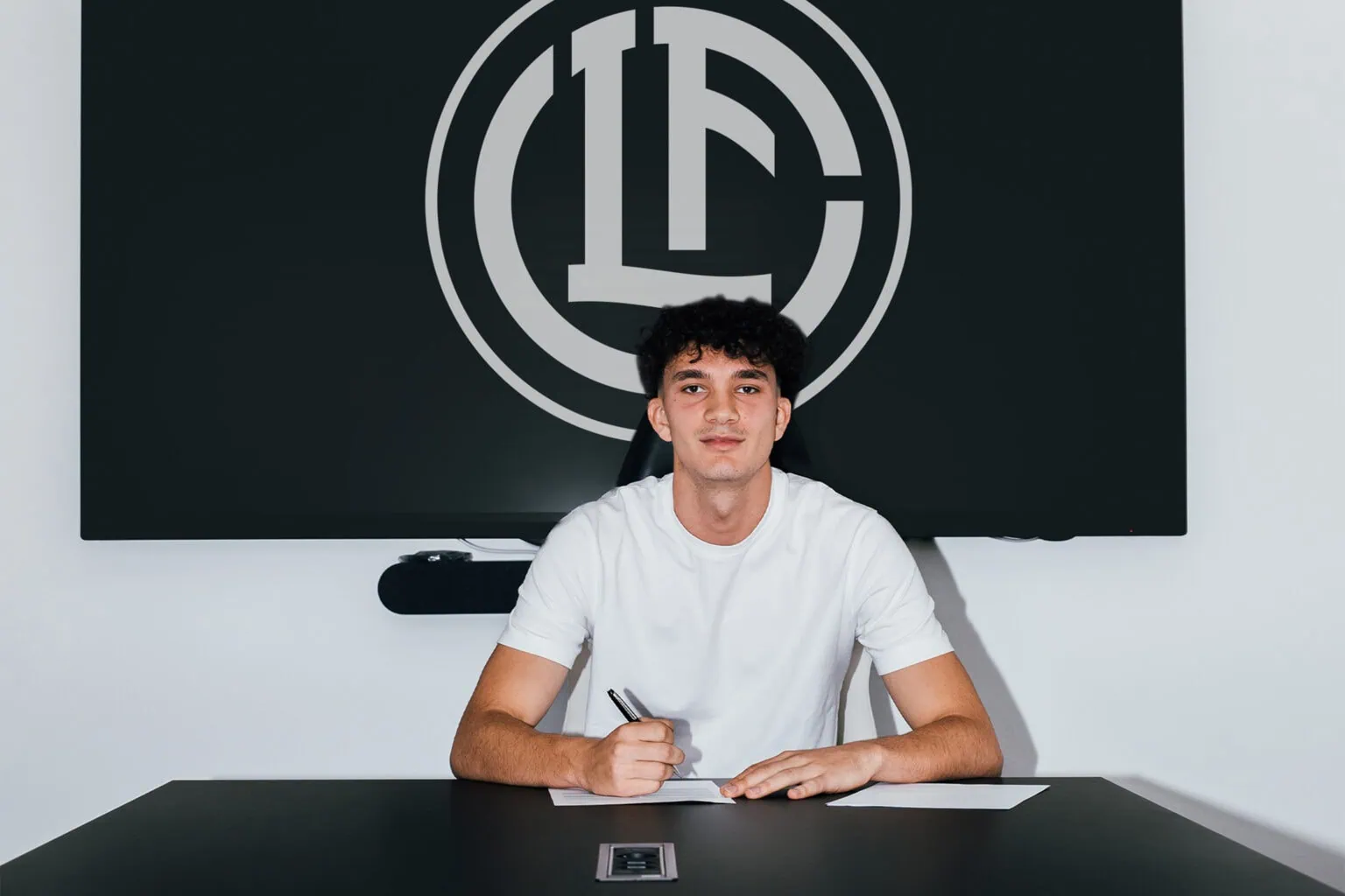 CONTRATTO DI TRE ANNI PER RRON KRUEZIU - FC Lugano